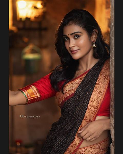 வைட் டாப்பில் கலக்கல் போஸ்.. பிக்பாஸ் பூர்ணிமாவின் லேட்டஸ்ட் க்ளிக்ஸ் ...