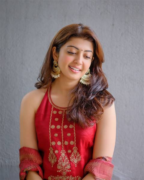 மாடர்ன் உடையில் வசீகரிக்கும் பிரணிதா.. ரசிகர்களை ஈர்க்கும் நச் பிக்ஸ் ...