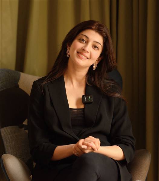 மாடர்ன் உடையில் வசீகரிக்கும் பிரணிதா.. ரசிகர்களை ஈர்க்கும் நச் பிக்ஸ் ...