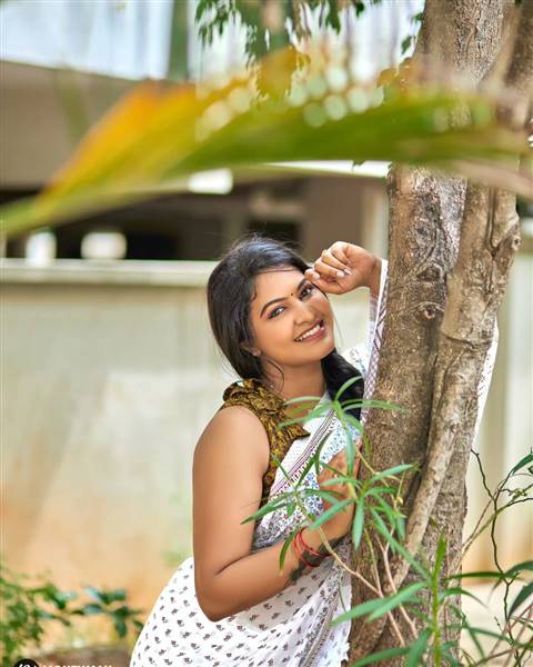 காட்டன் புடவையில் கலக்கல் போஸ்.. சீரியல் நடிகையின் லேட்டஸ்ட் க்ளிக்ஸ் ...