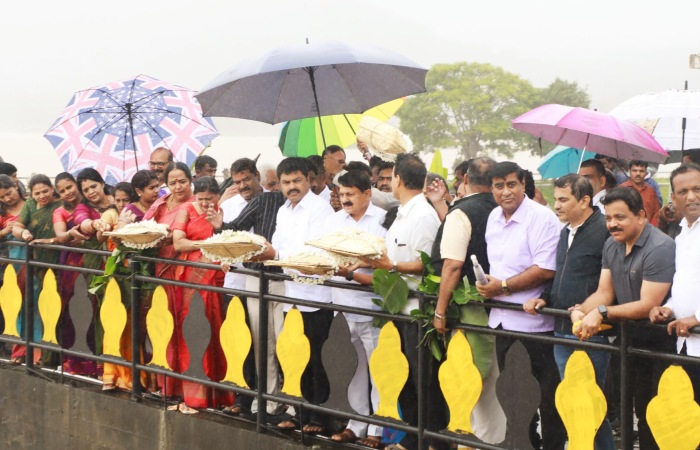 ಭರ್ತಿಯಾದ ತುಂಗೆಯ ಒಡಲು, ತುಂಗಾ ಡ್ಯಾಂಗೆ ಬಾಗಿನ ಅರ್ಪಿಸಿದ ಬಿಜೆಪಿ ನಾಯಕರು | BJP ...
