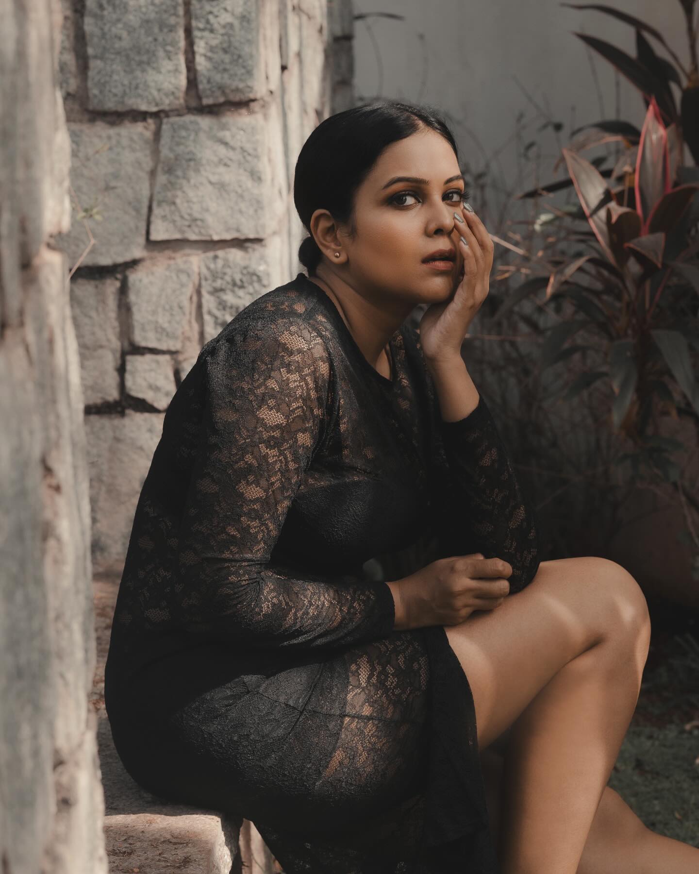 கிளாமரில் ரசிகர்களை திணறடிக்கும் சாந்தினி.. வெளியான லேட்டஸ்ட் கிளிக்ஸ்! | Chandini Looks Hot In ...