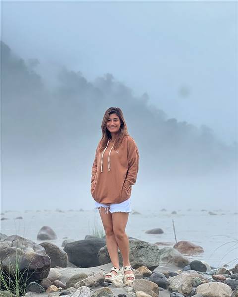 உறை பனியில் இப்படியா போஸ் கொடுப்பீங்க?.. 'குக் வித் கோமாளி' பிரபலத்தின் ...