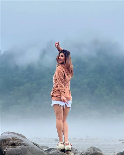 உறை பனியில் இப்படியா போஸ் கொடுப்பீங்க?.. 'குக் வித் கோமாளி' பிரபலத்தின் ...