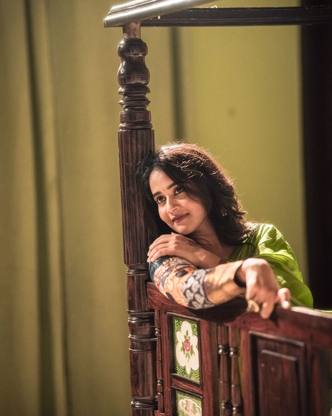 చీరకట్టులో మైమరిపిస్తున్న దీప్తి సునైనా.. లేలేత అందాలతో చిత్తు ...