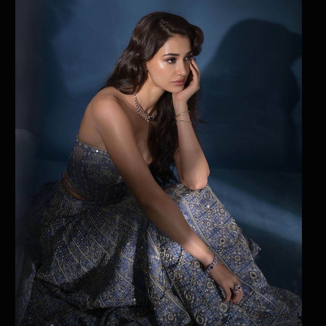 ఘాటు అందాల షోతో సెగలు పుట్టిస్తున్న దిశా పటాని.. | Disha Patani ...