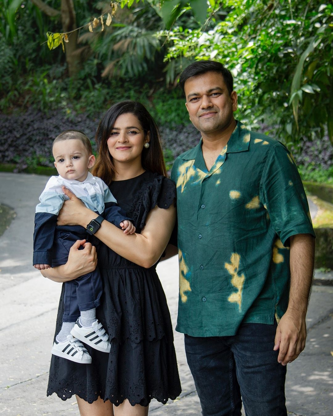 Eiffel Tower के सामने रोमांटिक हुए IAS तुषार सिंगला व IPS नवजोत सिमी, वैलेंटाइन डे पर की Love ...