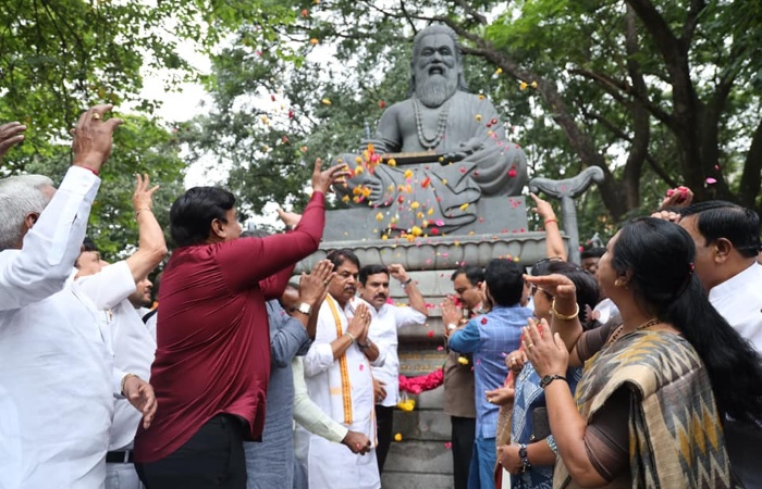 ವಾಲ್ಮೀಕಿ ಅಭಿವೃದ್ಧಿ ನಿಗಮದ ಹಗರಣ, ಬಿಜೆಪಿಯಿಂದ ವಿಶಿಷ್ಟ ಪ್ರತಿಭಟನೆ | Karnataka ...