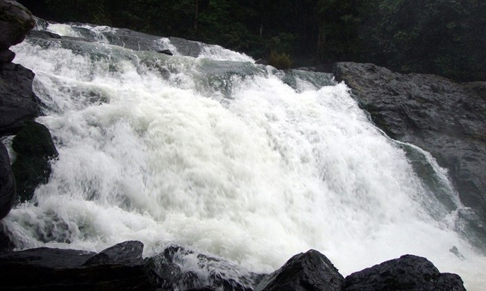 Kodagu Waterfalls Photos: ಕೊಡಗಿನ ಜಲಧಾರೆಗಳಿಗೆ ಜೀವಕಳೆ | Kodagu District ...