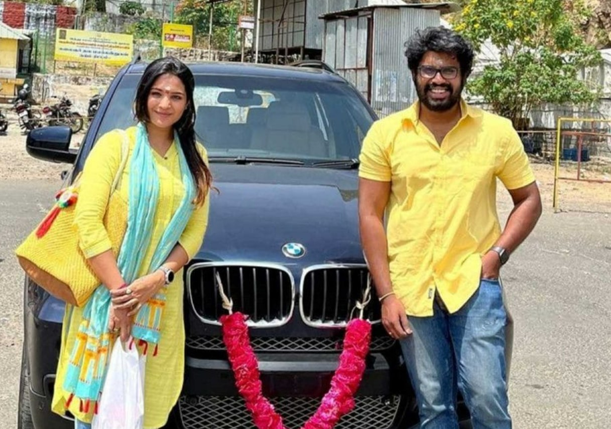 ஹீரோயின்களுக்கே டஃப் கொடுப்பாங்க போலயே.. காஸ்டலியான சொகுசு கார் ...