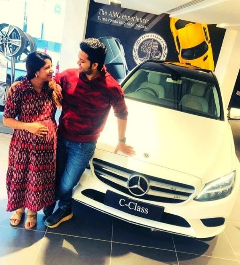ஹீரோயின்களுக்கே டஃப் கொடுப்பாங்க போலயே.. காஸ்டலியான சொகுசு கார் ...