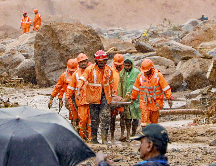 వయనాడ్‌లో ప్రకృతి విలయం.. 130కి పైగా చేరిన మృతుల సంఖ్య | Natural ...