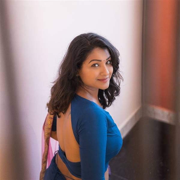 மிர்ரர் செல்ஃபீ வெளியிட்ட 'பாண்டியன் ஸ்டோர்ஸ்' தங்கமயில்.. ரசிகர்களை ...