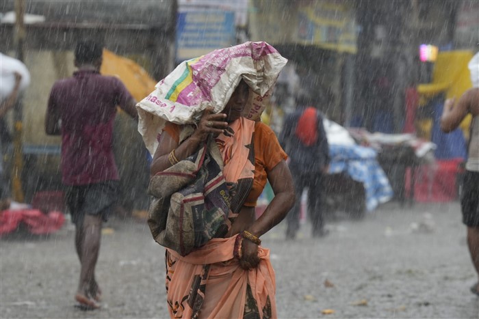 Photos: ನವದೆಹಲಿಯಲ್ಲಿ ತಂಪನೆರೆದ ಮಳೆರಾಯ | Here Are The Cool Rain Scenes In ...