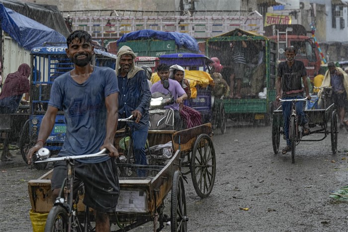 Photos: ನವದೆಹಲಿಯಲ್ಲಿ ತಂಪನೆರೆದ ಮಳೆರಾಯ | Here Are The Cool Rain Scenes In ...