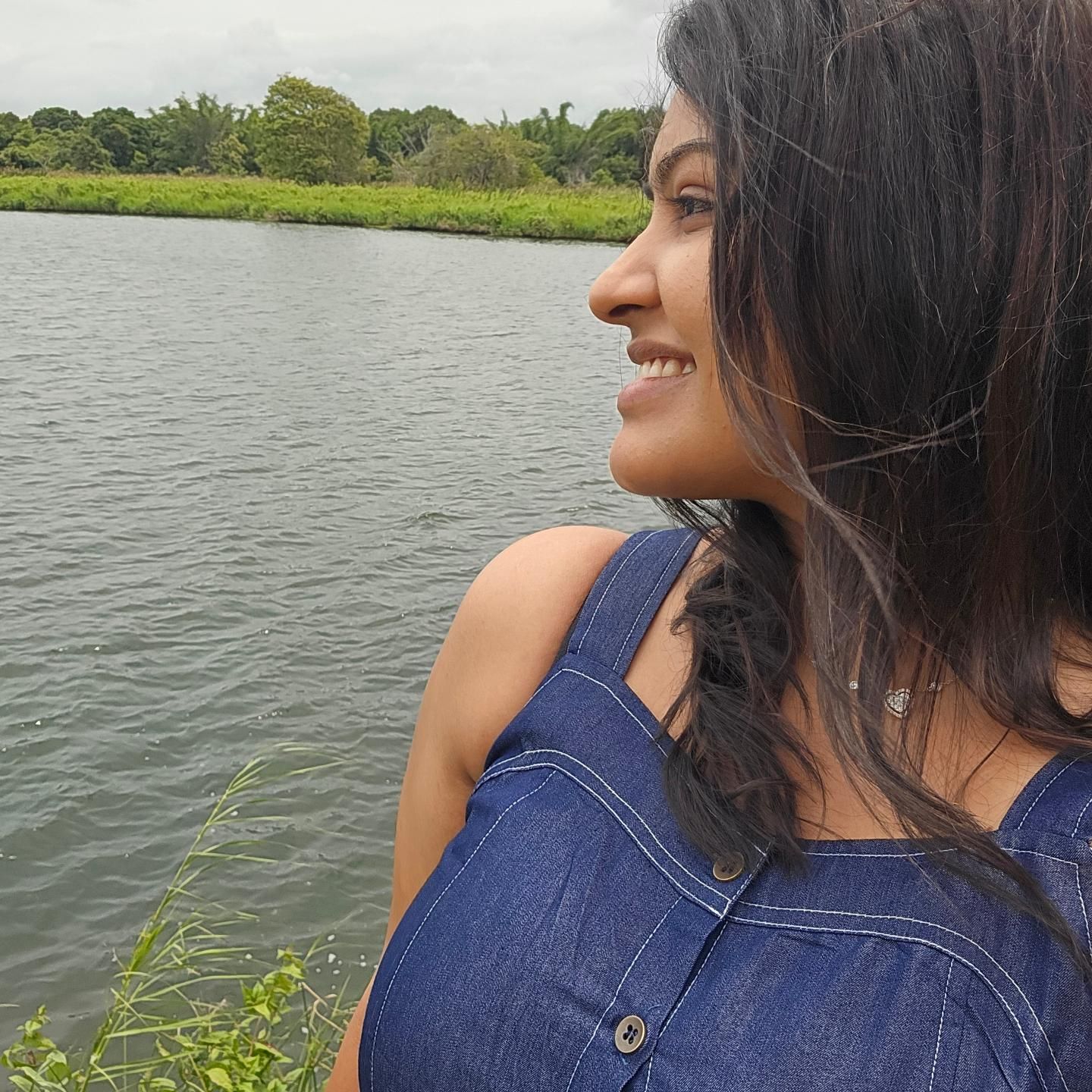 ஜீன்ஸ் உடையில்.. ஆத்தங்கரை ஓரமாய் ஆடிப்பாடிய ரச்சிதா.. வெளியான லேட்டஸ்ட் கிளாம் கிளிக்ஸ் ...