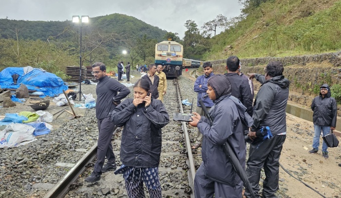 ಯಡಕಮುರಿ-ಕಡಗರಹಳ್ಳಿ ರೈಲು ನಿಲ್ದಾಣದ ನಡುವೆ ಭೂ ಕುಸಿತ | Restoration Work ...