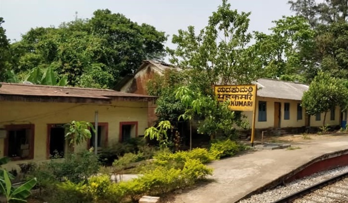 ಯಡಕಮುರಿ-ಕಡಗರಹಳ್ಳಿ ರೈಲು ನಿಲ್ದಾಣದ ನಡುವೆ ಭೂ ಕುಸಿತ | Restoration Work ...