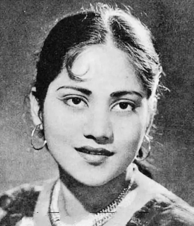 बेरहम जिंदगी! इस फेमस एक्ट्रेस ने धर्म बदलकर की शादी, फिर पति ने बेटे ...