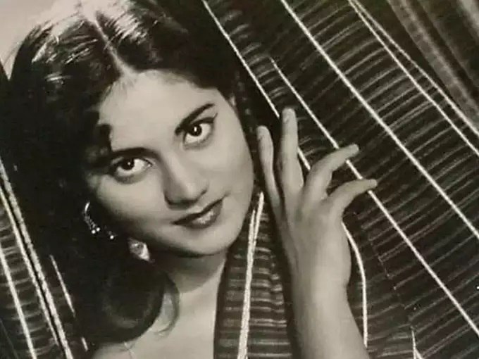 बेरहम जिंदगी! इस फेमस एक्ट्रेस ने धर्म बदलकर की शादी, फिर पति ने बेटे ...