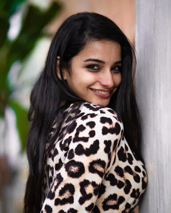 கிளாமர் போட்டோஷூட் நடித்திய பாண்டியன் ஸ்டோர்ஸ் சீரியல் நடிகை.. வெளியான லேட்டஸ்ட் கிளிக்ஸ் ...