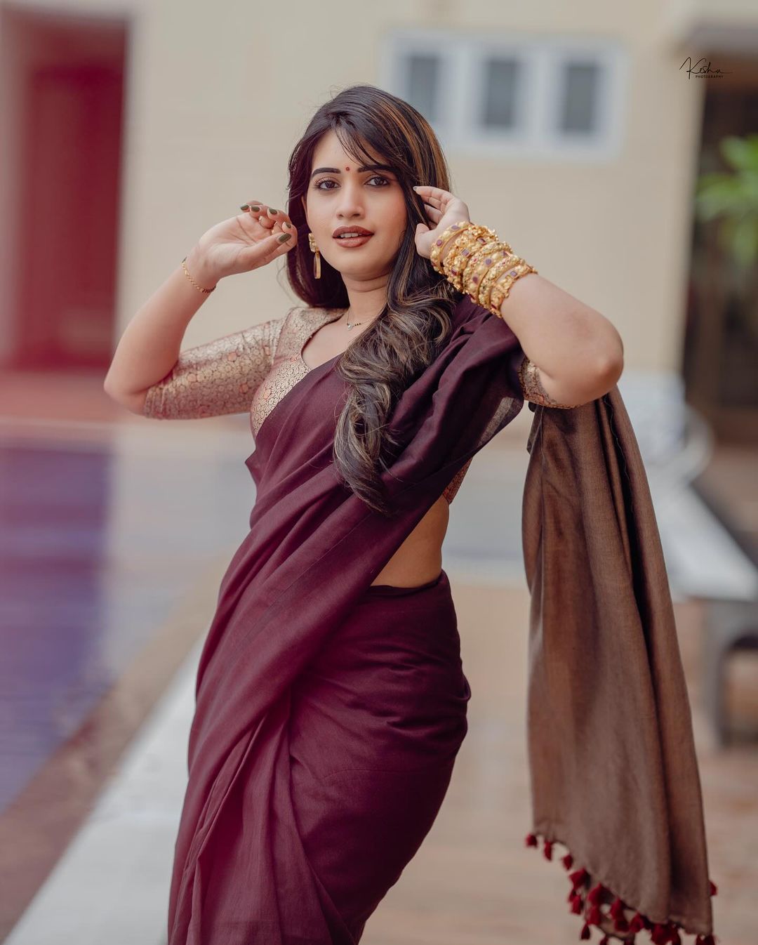 చూపులతోనే కుర్రాళ్ల గుండెల్లో చిచ్చుపెట్టేస్తున్న స్రవంతి చొక్కారపు ...