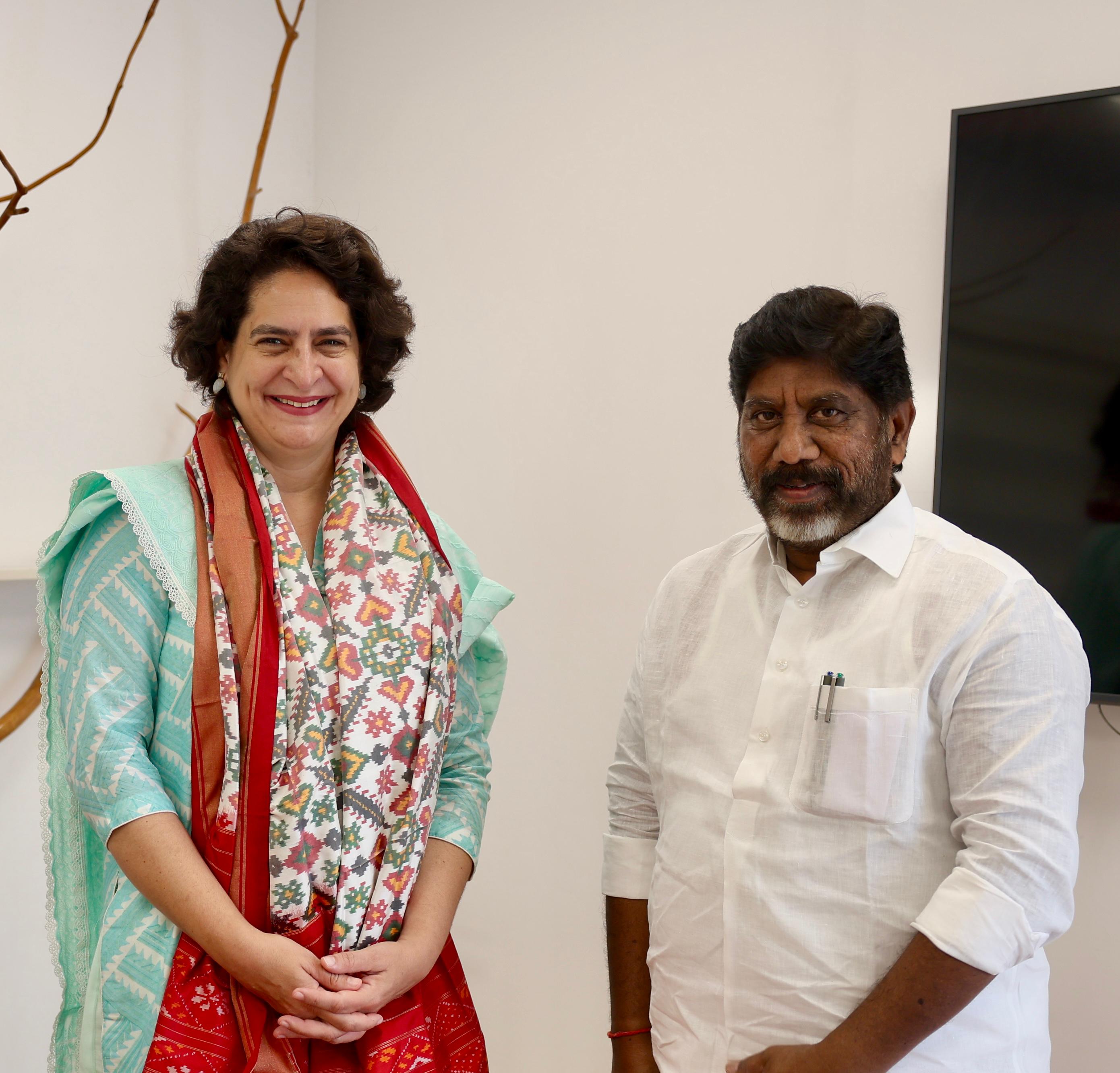 ప్రియాంక గాంధీతో తెలంగాణ సీఎం రేవంత్ రెడ్డి భేటీ.. | Telangana CM ...