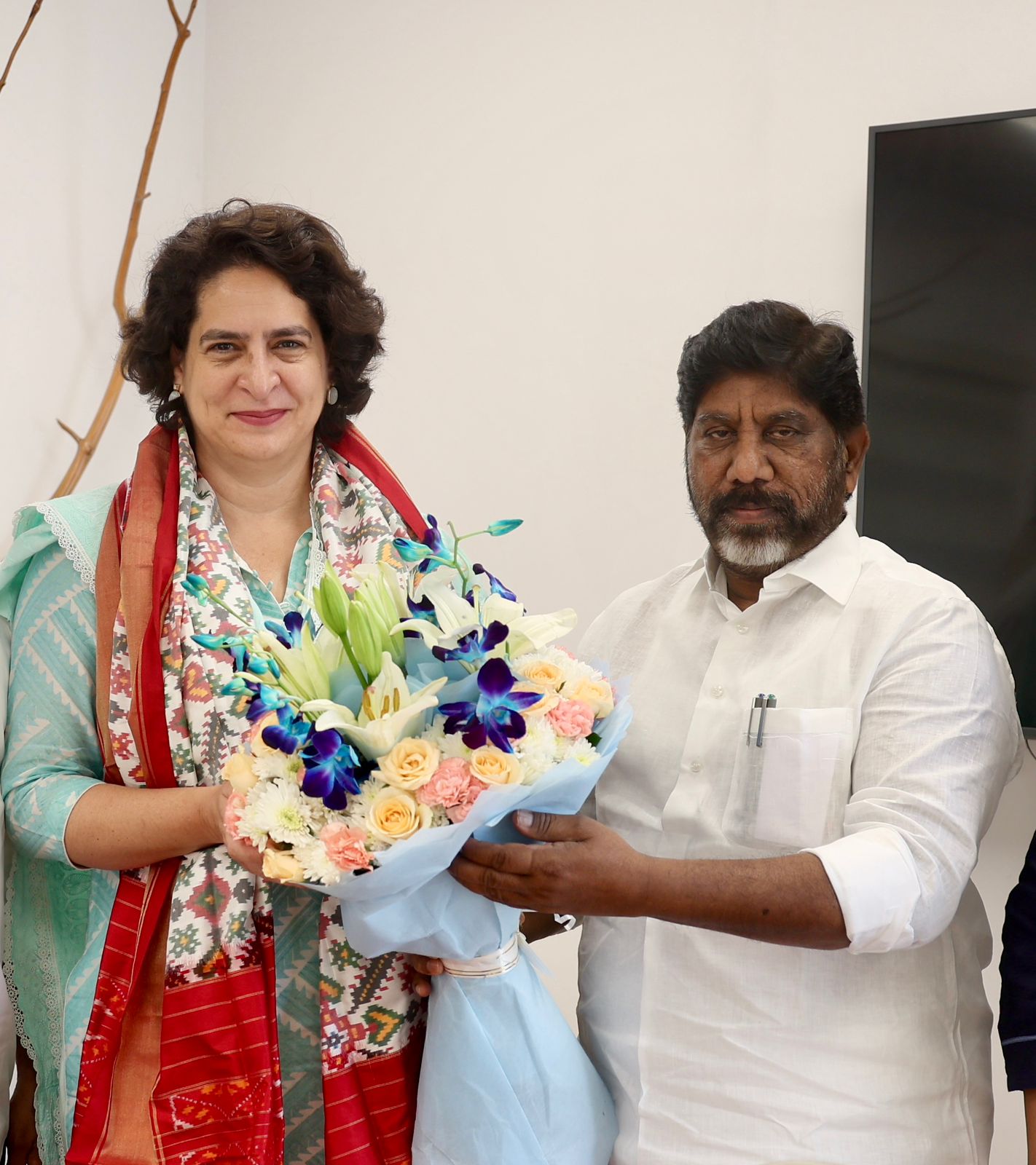 ప్రియాంక గాంధీతో తెలంగాణ సీఎం రేవంత్ రెడ్డి భేటీ.. | Telangana CM ...