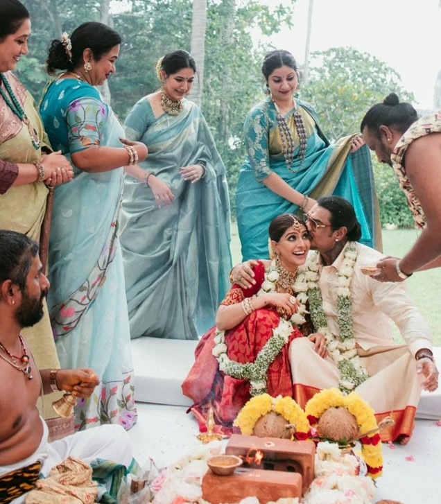 தாய்லாந்தில் இந்திய முறைப்படி நடந்த திருமணம்.. வரலட்சுமி - நிக்கோலாய் ...