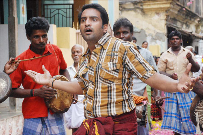 நடிகர் சந்தானத்தின் மனைவியை பாத்துருக்கீங்களா? இணையத்தில் வெளியான ...