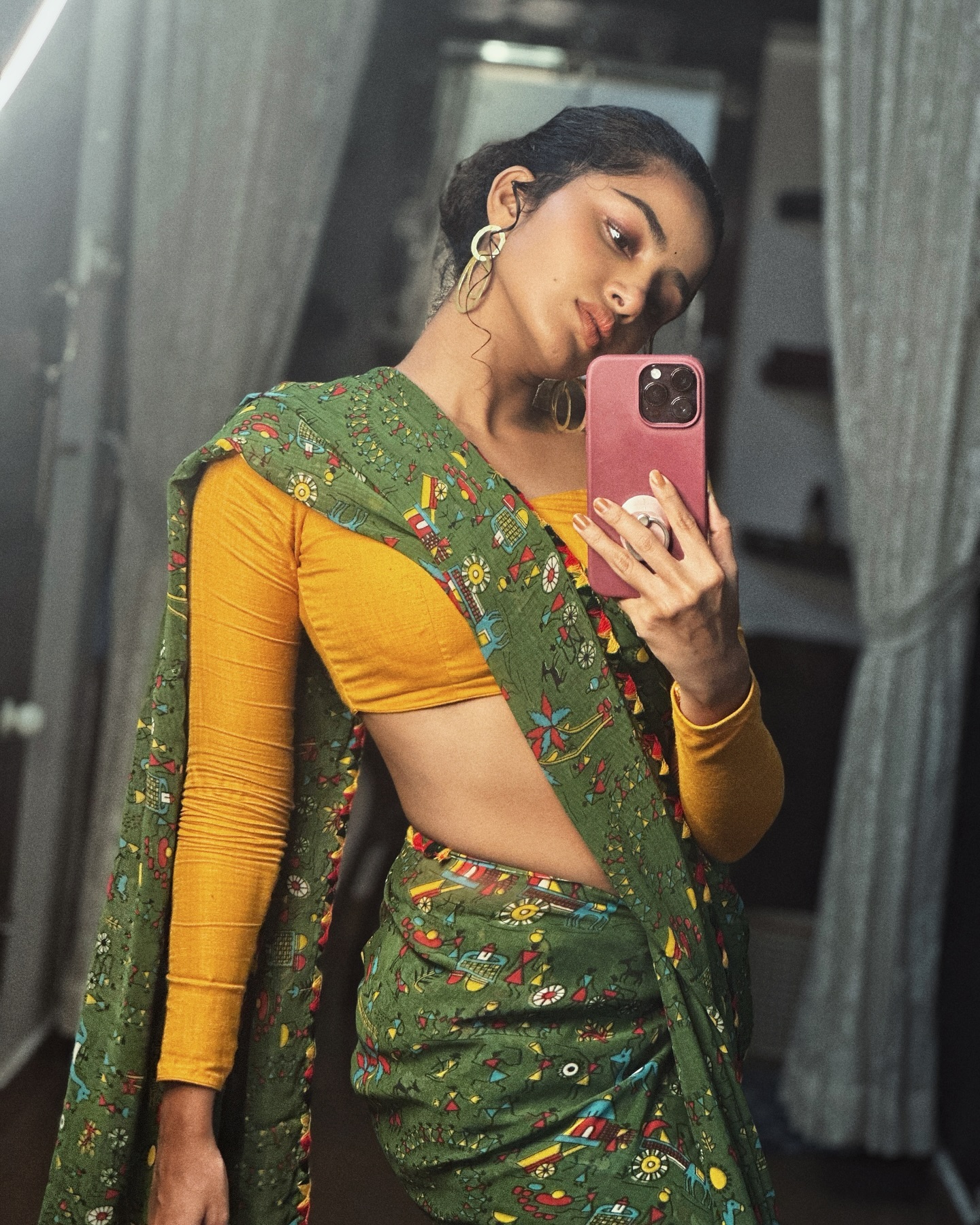 செல்ஃபி குயின் அனுபமா பரமேஸ்வரனின் லேட்டஸ்ட் கிளாமர் போட்டோஸ் ...