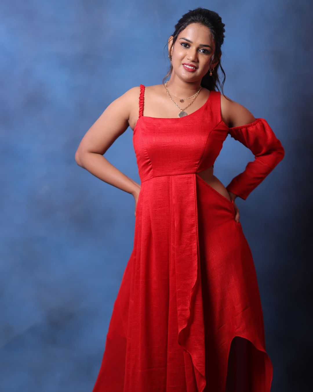 అరియానా గ్లోరీ అందాల సెగలు.. సొగసులతో మైమరిపిస్తున్న ముద్దుగుమ్మ ...