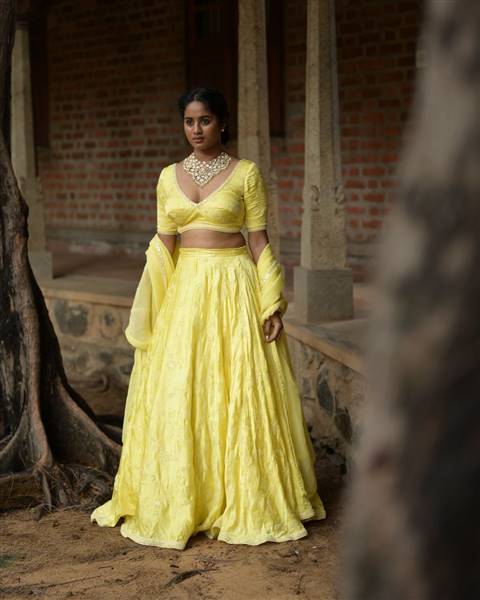 லெஹங்காவில் வசீகரிக்கும் அழகில்.. விஜய் ஆண்டனி பட நாயகியின் ரீசென்ட் ...