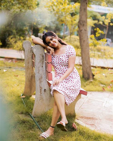 மாடர்ன் உடையில் கலக்கல் போஸ்.. சீரியல் நடிகையின் லேட்டஸ்ட் க்ளிக்ஸ் ...