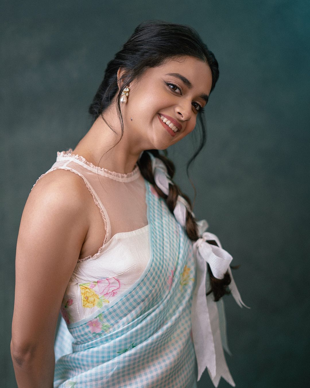 క్యూట్ అందాలతో మైమరిపిస్తున్న కీర్తి సురేష్.. | Actress Keerthy Suresh ...