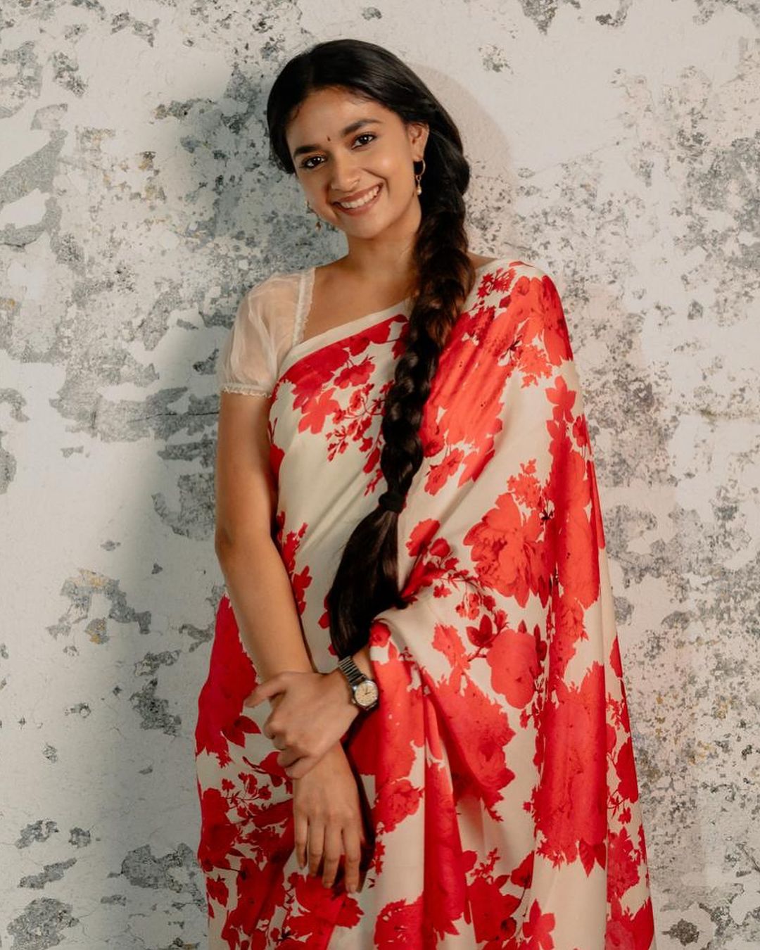 క్యూట్ అందాలతో మైమరిపిస్తున్న కీర్తి సురేష్.. | Actress Keerthy Suresh ...