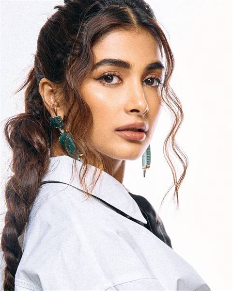 காட்டுக்குள் ட்ரிப் சென்ற விஜய் பட நடிகை.. லைக்குகளை குவிக்கும் ...