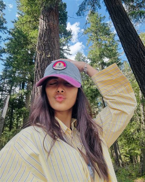 காட்டுக்குள் ட்ரிப் சென்ற விஜய் பட நடிகை.. லைக்குகளை குவிக்கும் ...