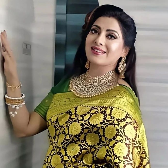 சீரியல் நடிகையாக கலக்கும் 'சூரியவம்சம்' பட நடிகை.. இளம்வயதில் எப்படி ...