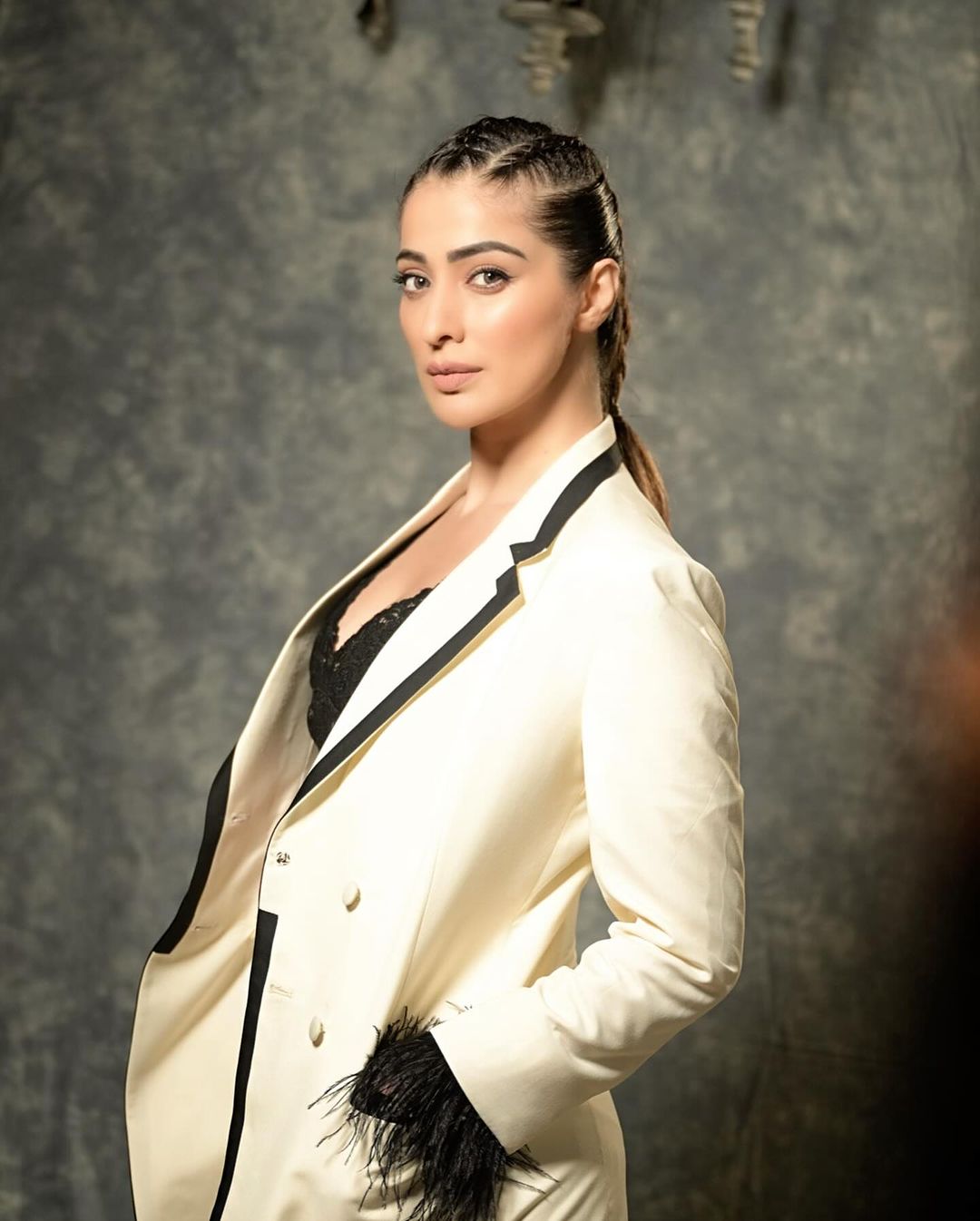 கோட் ஷூட்டில் நச் போஸ்.. நடிகை ராய் லட்சுமியின் வேற லெவல் ஸ்டில்ஸ் ...