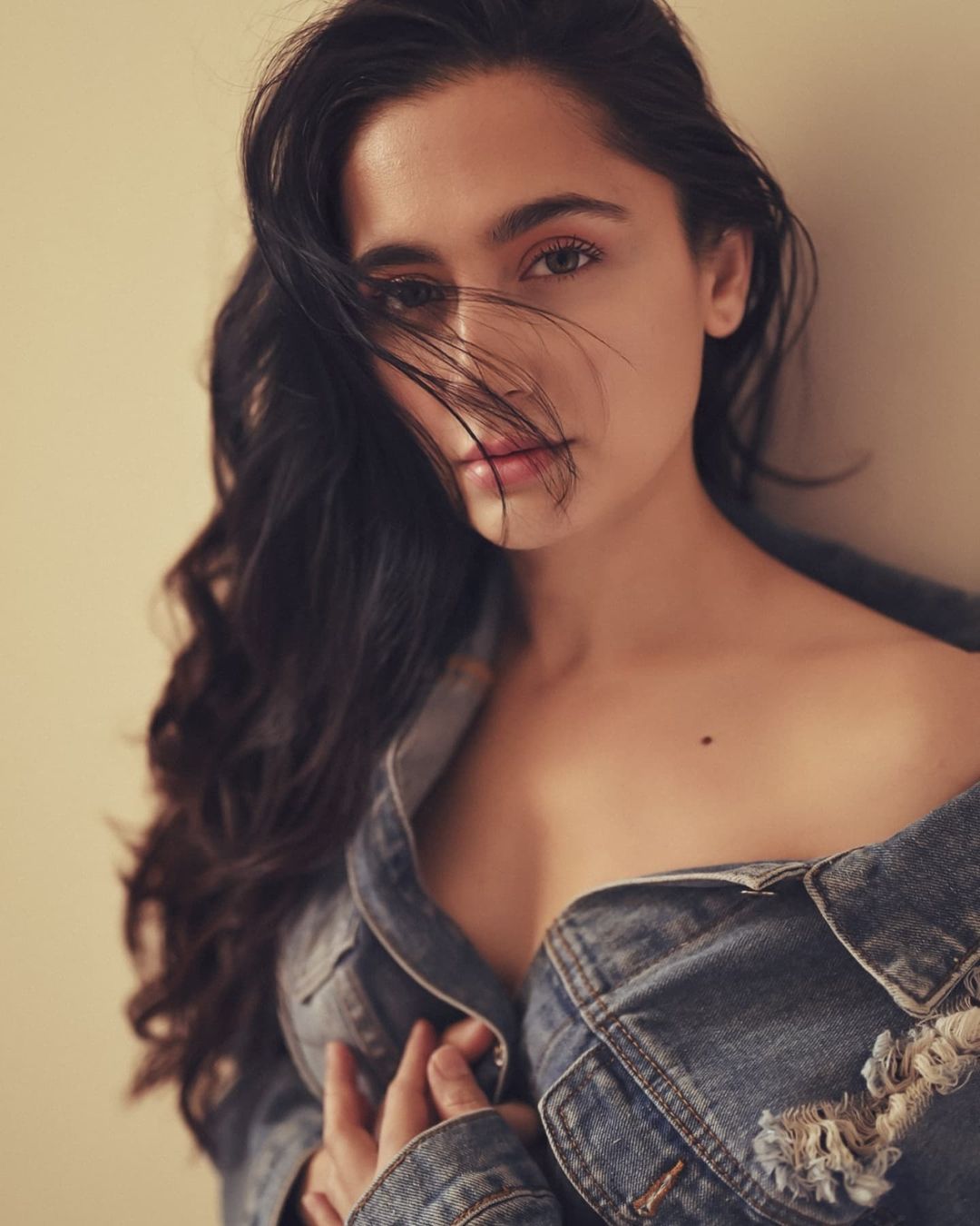 సోకుల విందుతో కుర్రాళ్లను షేక్ చేస్తున్న సంజీదా షేక్ | Actress Sanjeeda Shaikh Ravishing Beauty ...