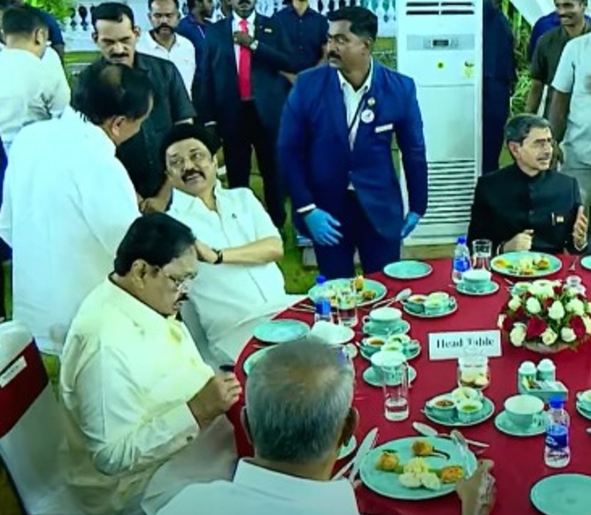 ஒரு கூட்டு கிளியாக.. ஆளுநர் மாளிகையில் கண்கள் பனித்தன, இதயம் இனித்தது ...