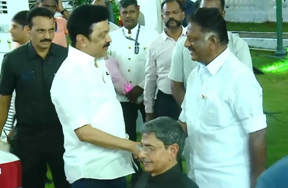 ஒரு கூட்டு கிளியாக.. ஆளுநர் மாளிகையில் கண்கள் பனித்தன, இதயம் இனித்தது ...