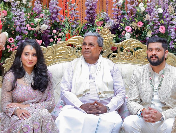 ಸಚಿವ ಬೈರತಿ ಸುರೇಶ್ ಪುತ್ರ, ಶಾಸಕ ವಿಶ್ವನಾಥ್ ಪುತ್ರಿ ವಿವಾಹ, ನಿಶ್ಚಿತಾರ್ಥದಲ್ಲಿ ...