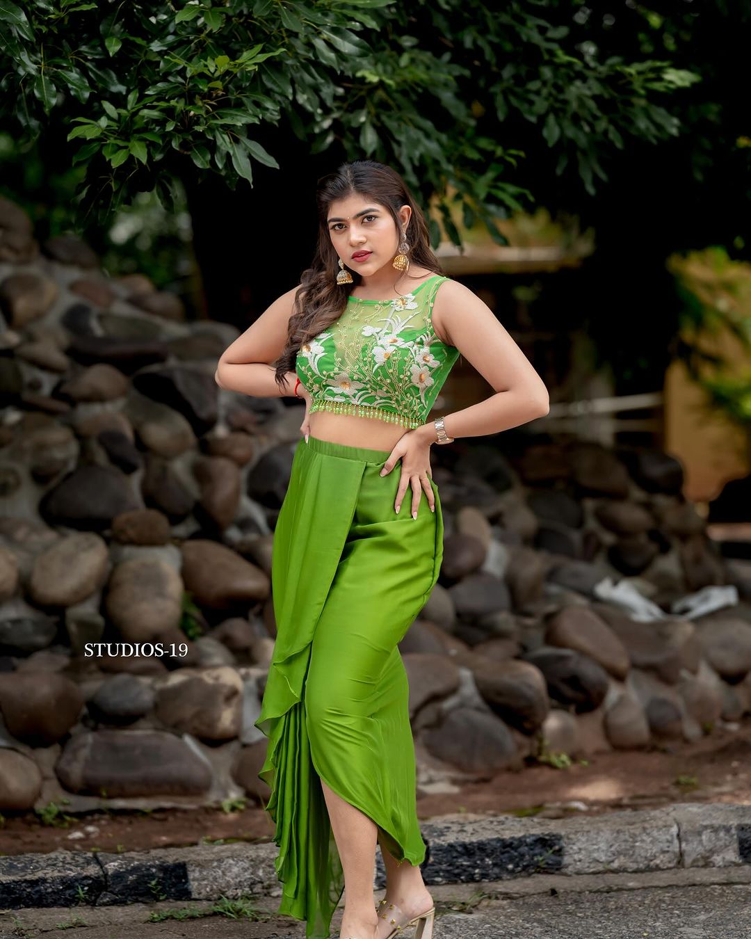 సోకుల విందుతో హీటెక్కిస్తున్న రీతూ చౌదరి.. డోస్ రెట్టింపు చేసి మరి ...