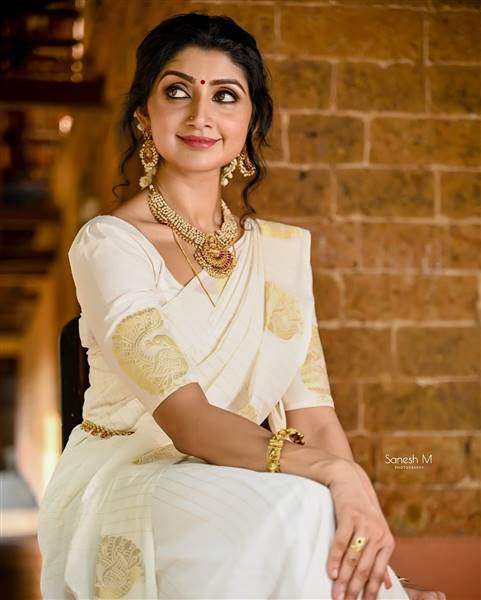 'வேதம்' பட நாயகியா இது? இணையத்தில் ட்ரெண்ட்டாகும் லேட்டஸ்ட் பிக்ஸ் ...