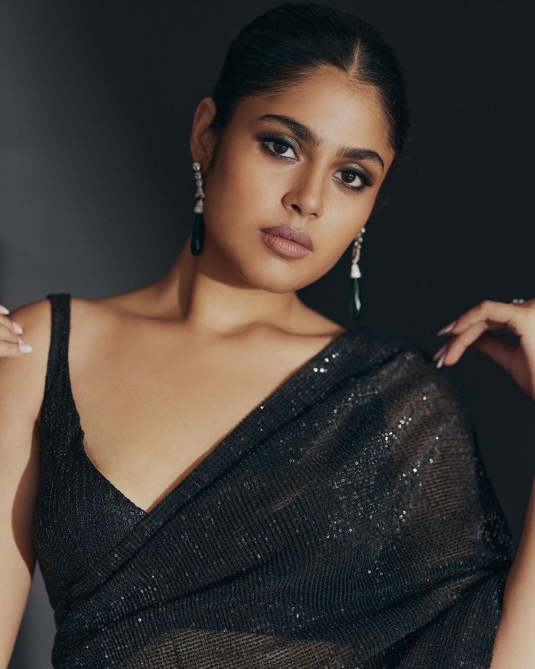 ఫరియా అబ్దుల్లా సోకుల విందు.. బ్యాక్ అందాల షో మాములుగా లేదుగా ...