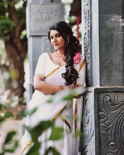 ஓணம் ஸ்பெஷல் புகைப்படங்களை வெளியிட்ட சீரியல் நடிகை.. இணையத்தில் ...