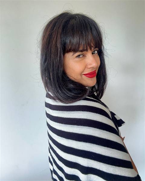 பாத் டப்பில் போட்டோஷூட் நடத்திய 'வேட்டை' பட நடிகை.. கையில் என்ன இருக்கு ...