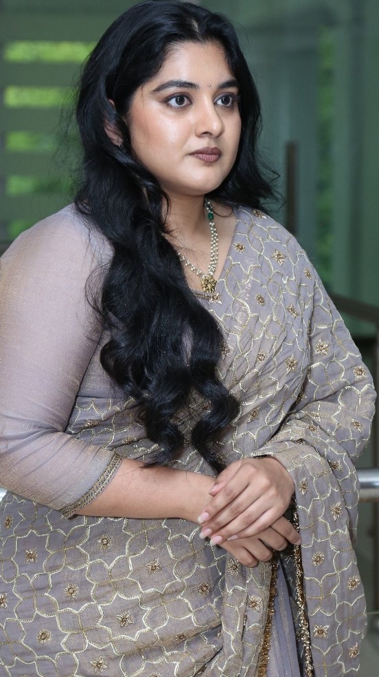 நடிகை நிவேதா தாமஸுக்கு என்னதான் ஆச்சு? கொழுக் மொழுக்குன்னு ஆளே மாறிட்டாங்களே? ஷாக்கான ரசிகர்கள் ...